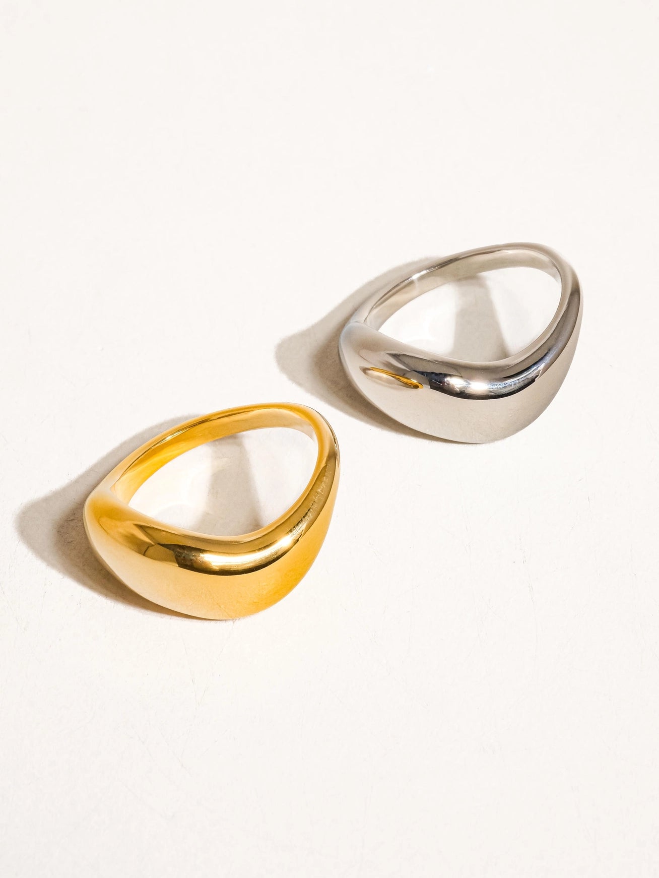 Nala Classic Wavy Ring – maiva & dusk